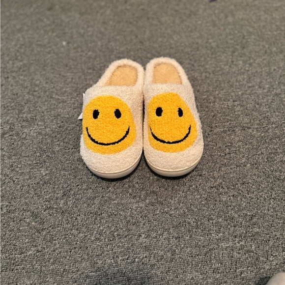 Shoes | Smiley Face Slippers | Poshmark